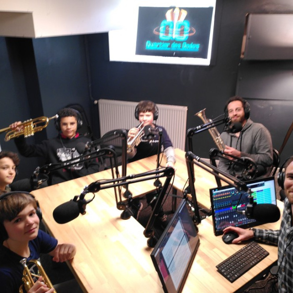 La Relève, les élèves CHAM invités par l’émission de radio de Quartier des Ondes - Collège Les ...